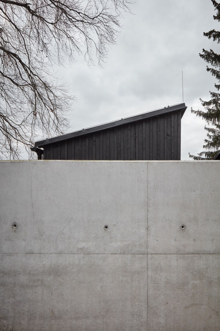 "House behind the wall" by Mjölk architects | The Strength of ...