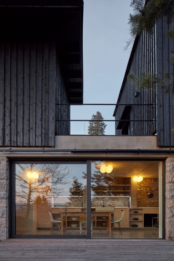"House behind the wall" by Mjölk architects | The Strength of ...