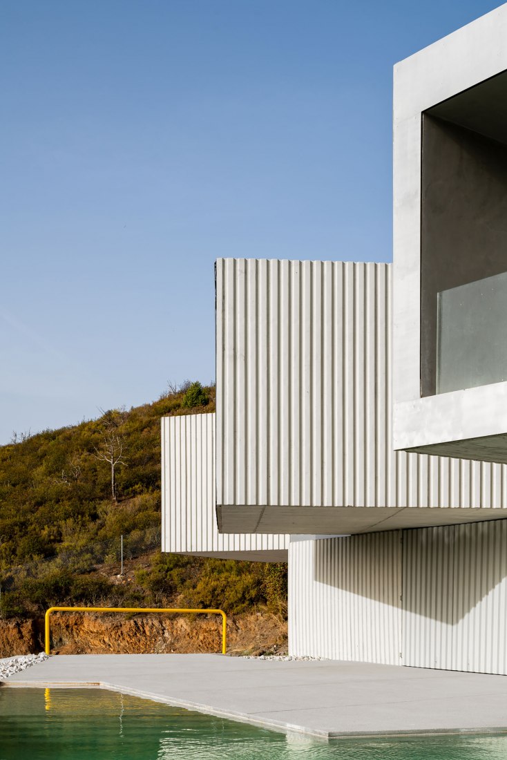 Living on the hillside. House in Torremocha by Ignacio Borrego | The Strength of Architecture ...