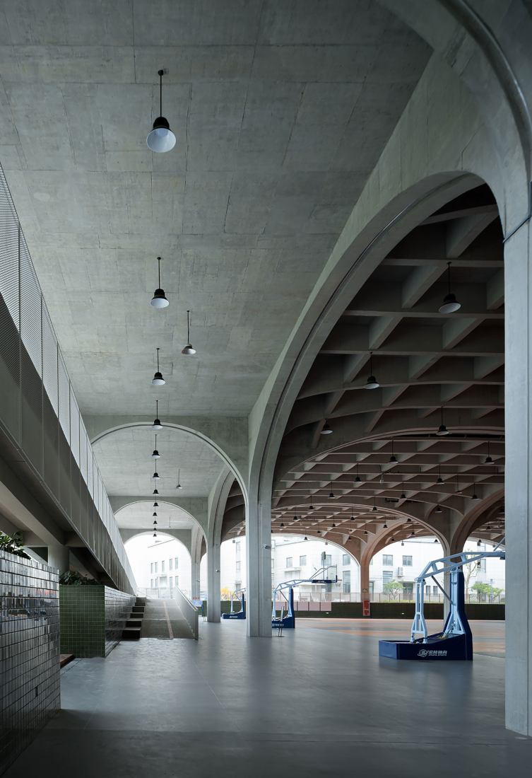 A soccer field as a roof. Indoor Sports Field of Shaoxing University by ...