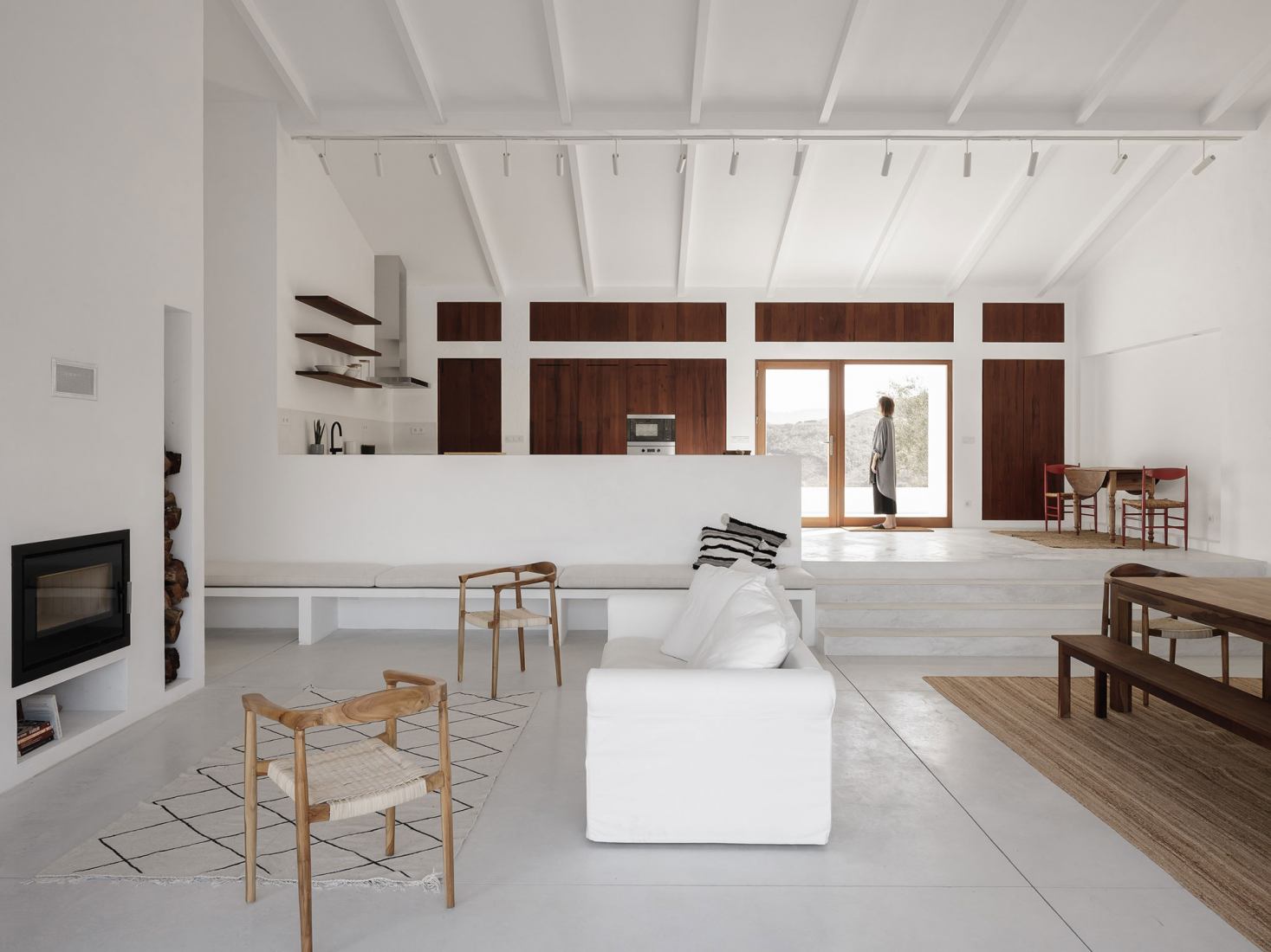 Beneficiarse del entorno sin imponerse. Casa de Campo Torquines de Cima ...