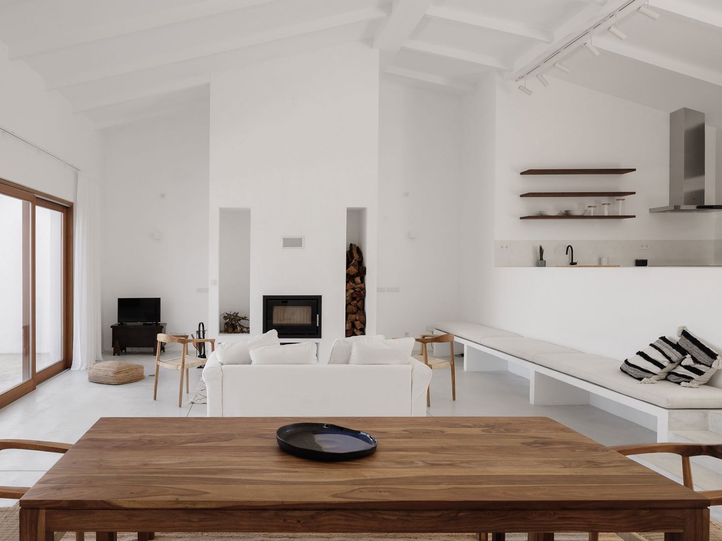 Beneficiarse del entorno sin imponerse. Casa de Campo Torquines de Cima ...