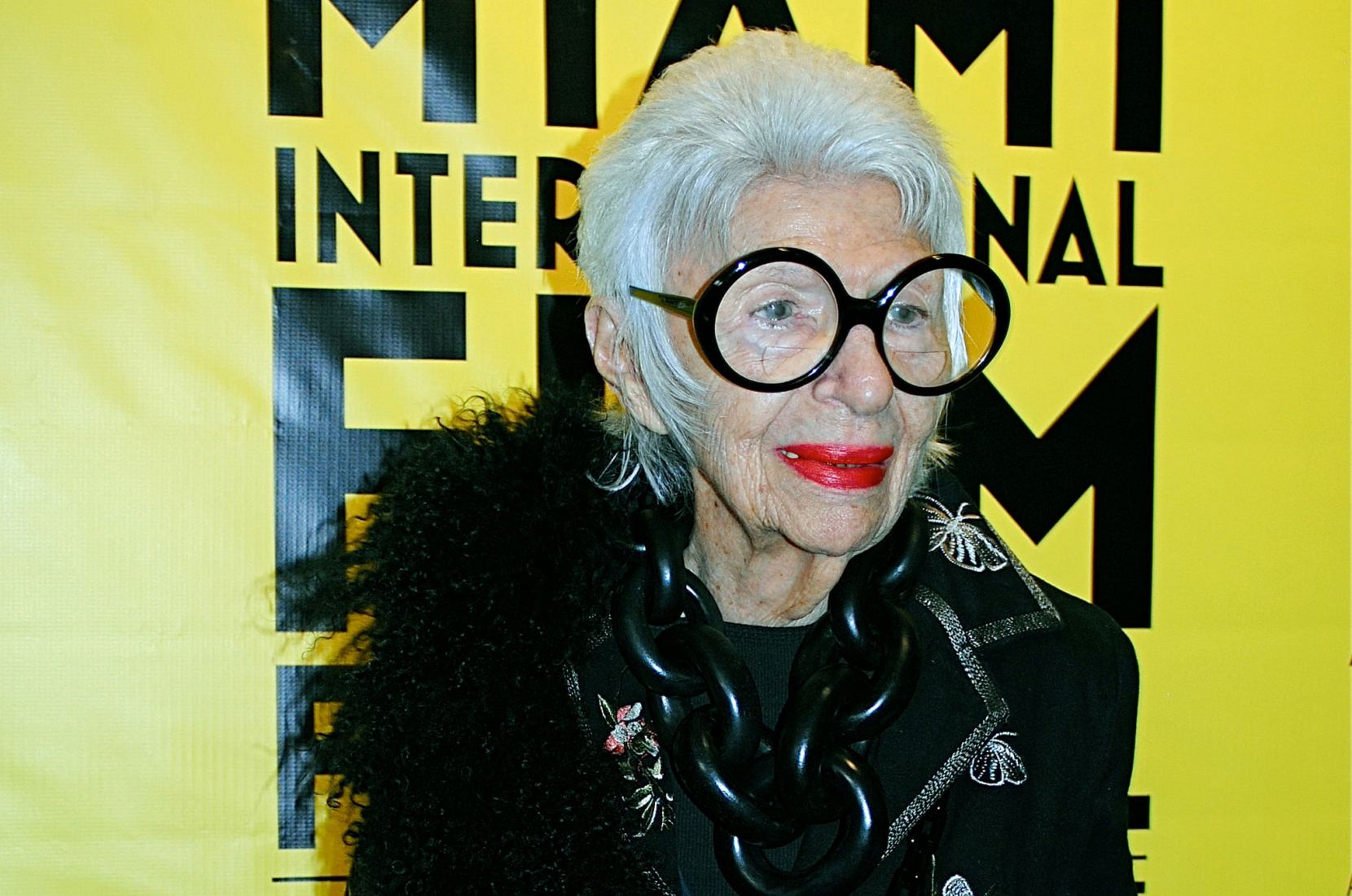 Adiós a Iris Apfel, fallece a los 102 (1921-2024) | Sobre Arquitectura ...