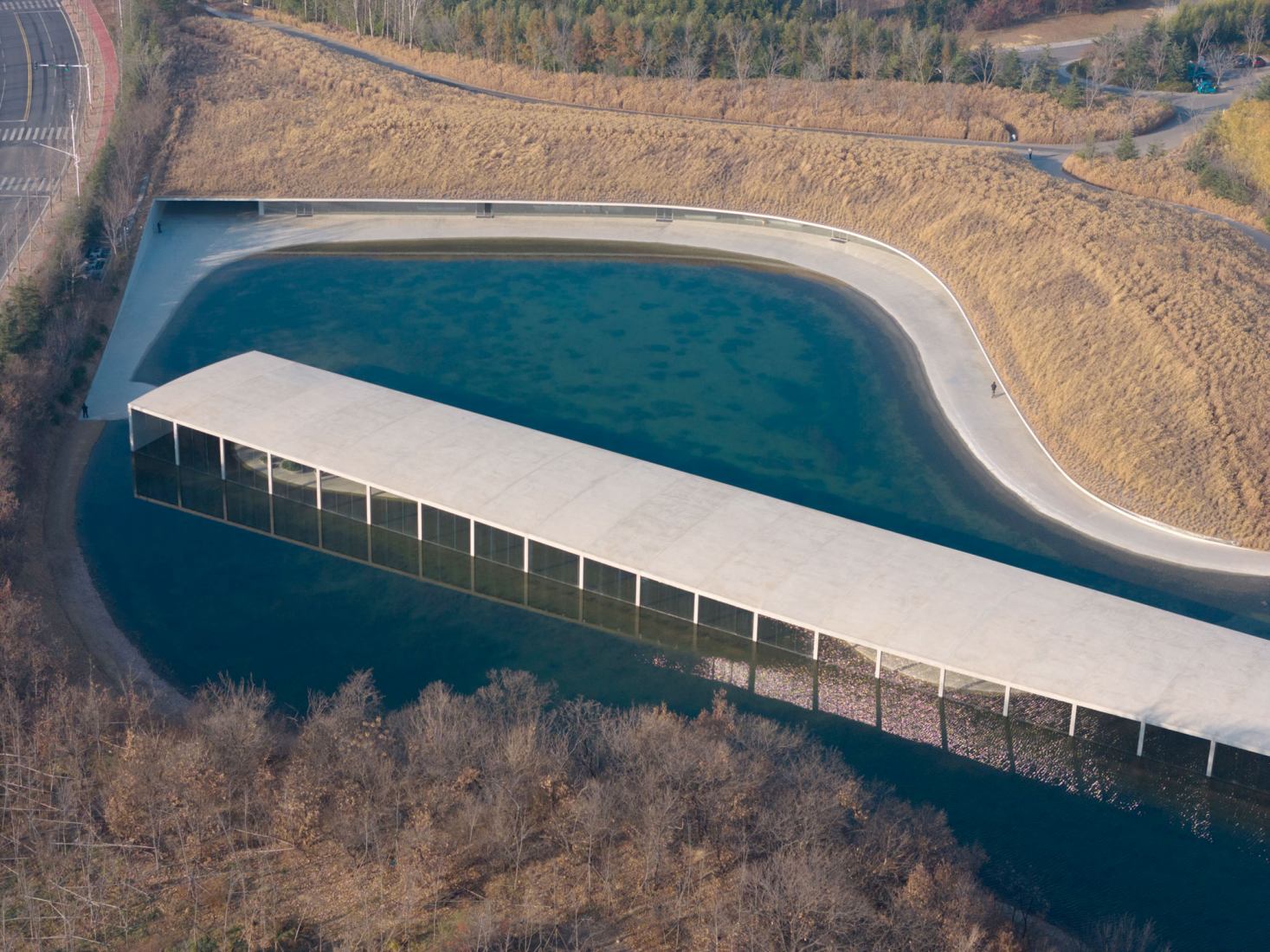 Illusory and gigantic relationship with nature. Zaishui Art museum by ...