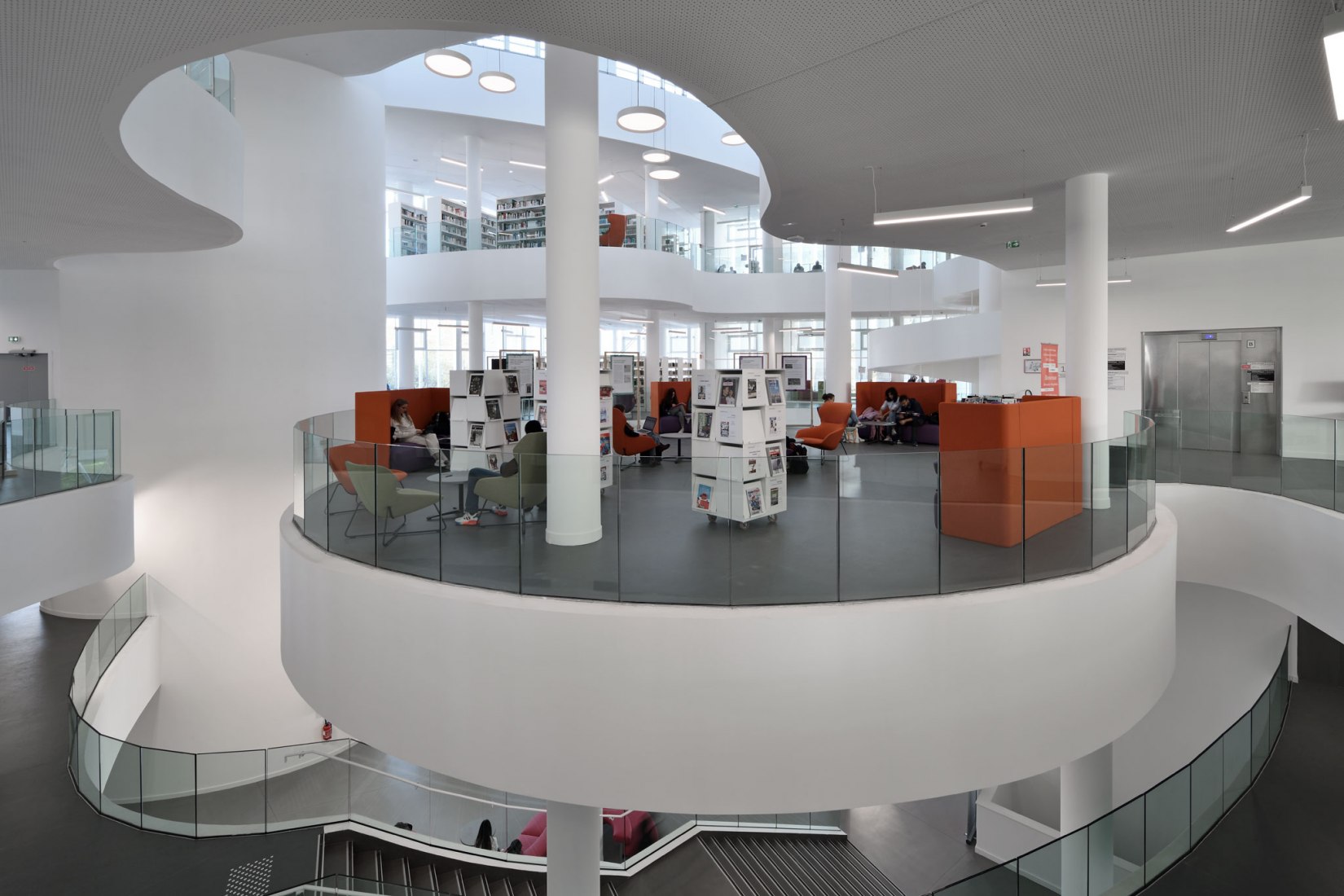 An interior of light. Le Studium learning center by Jean-Pierre Lott ...