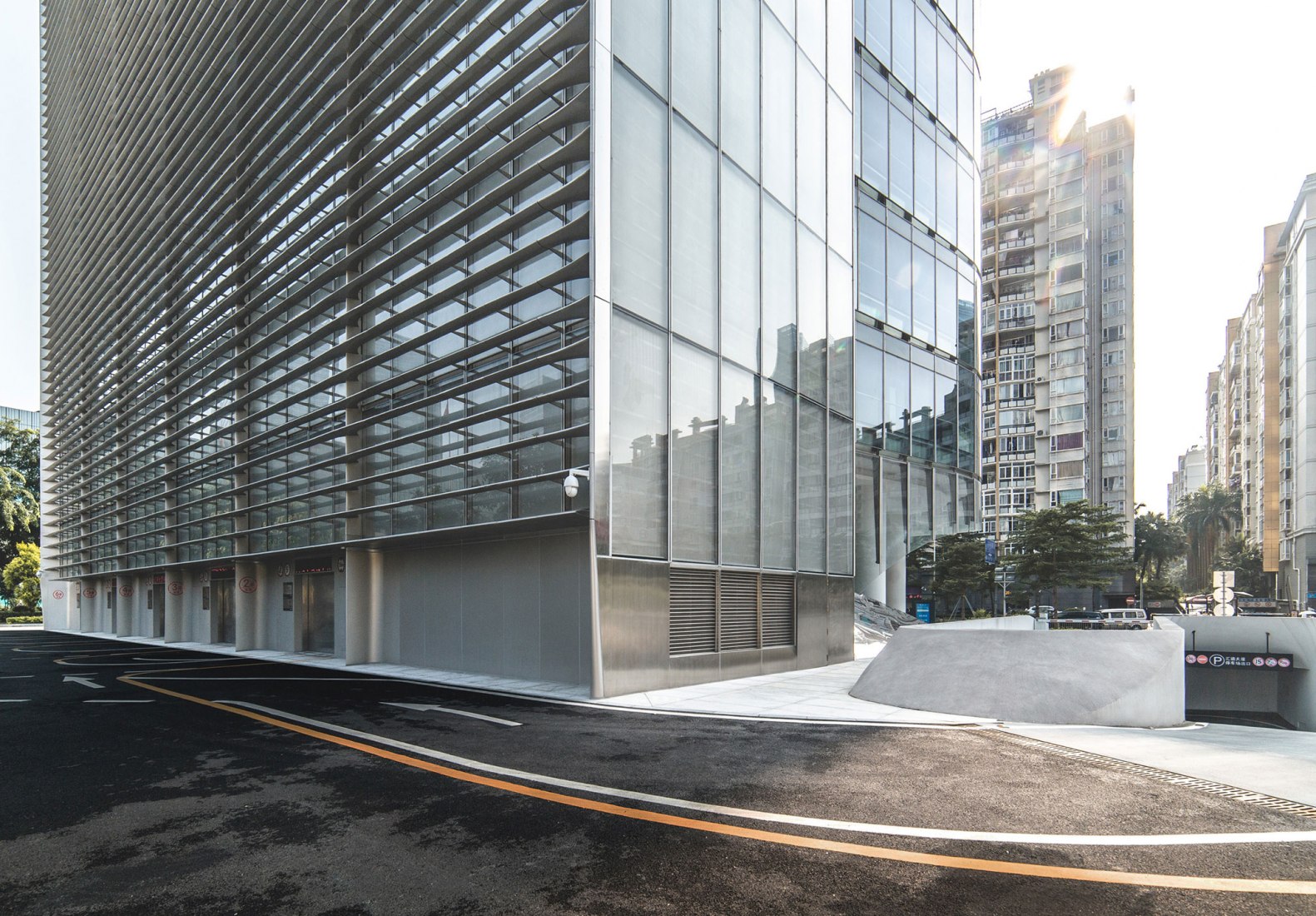 JKP Architects completes Huitong Hybrid Tower in Shenzhen. Cars and ...