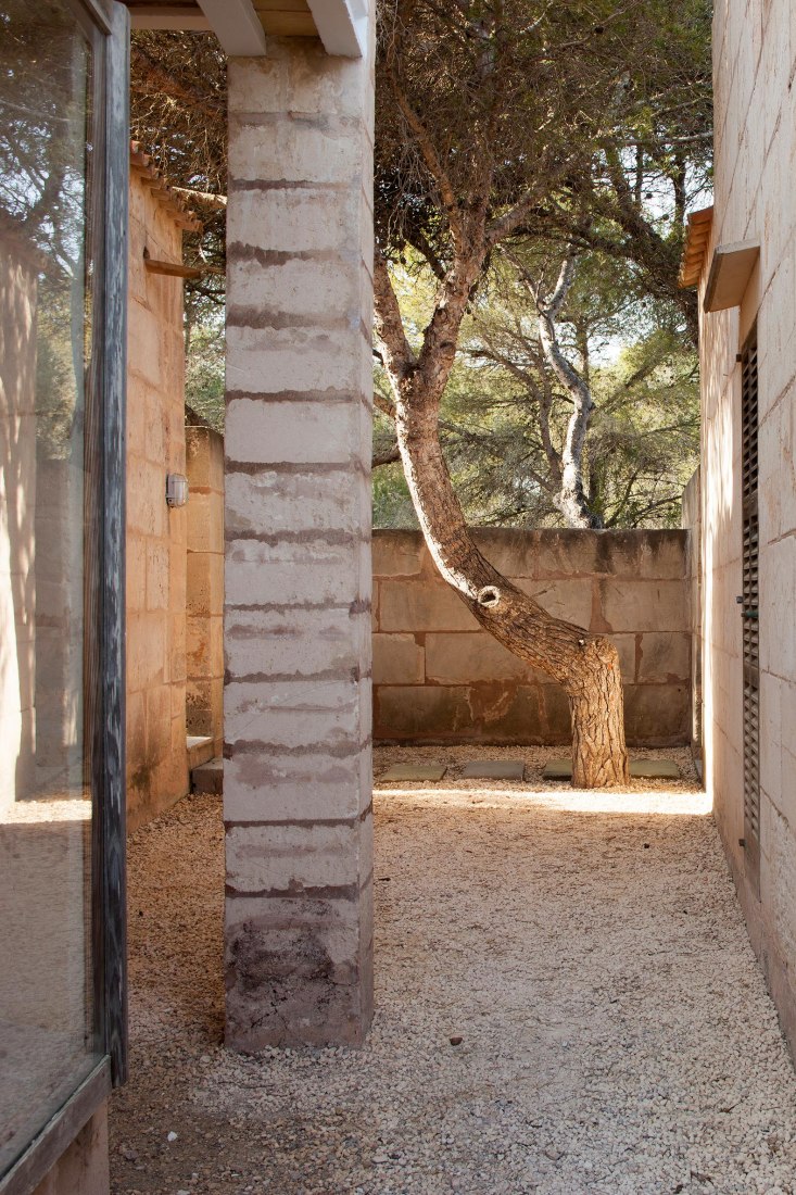 Jørn Utzon's Can Lis house, looking the Mediterranean, restoration by ...