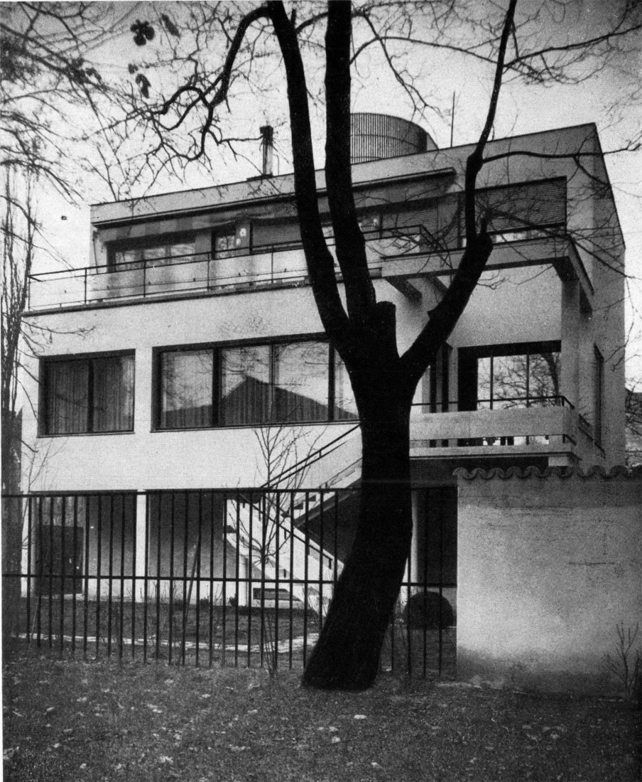 Villa for an opera singer. Renovation, Villa Walter Rozsi by József ...