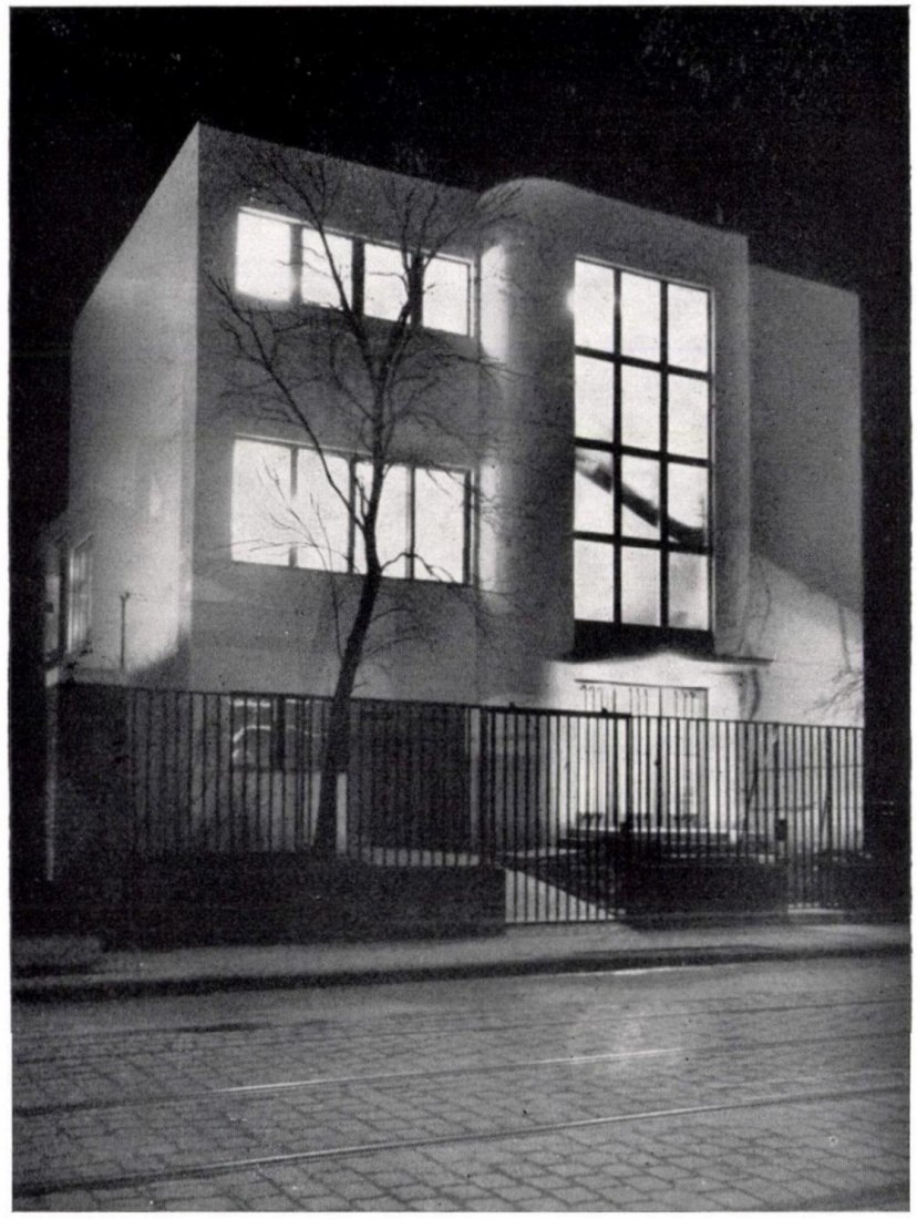 Villa for an opera singer. Renovation, Villa Walter Rozsi by József ...