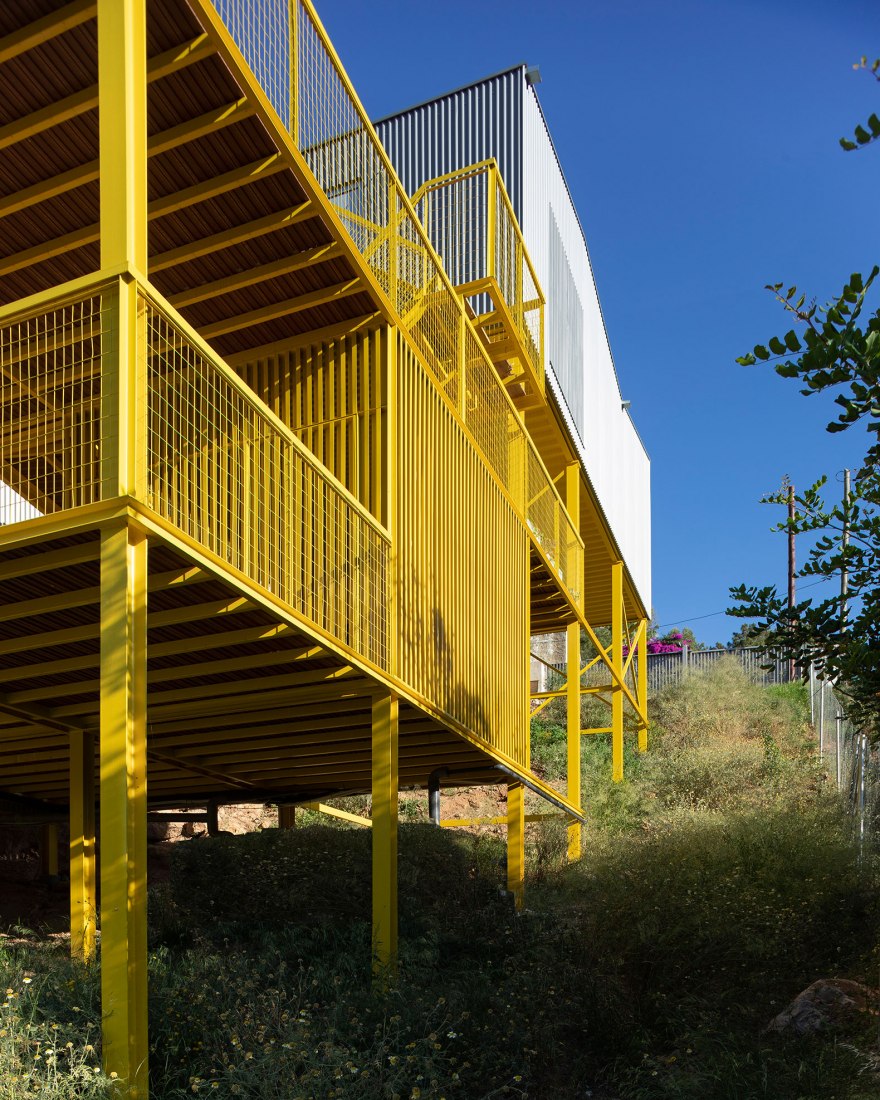 A fragmented house on a slope. rNrH industrialized home by Juan Marco ...
