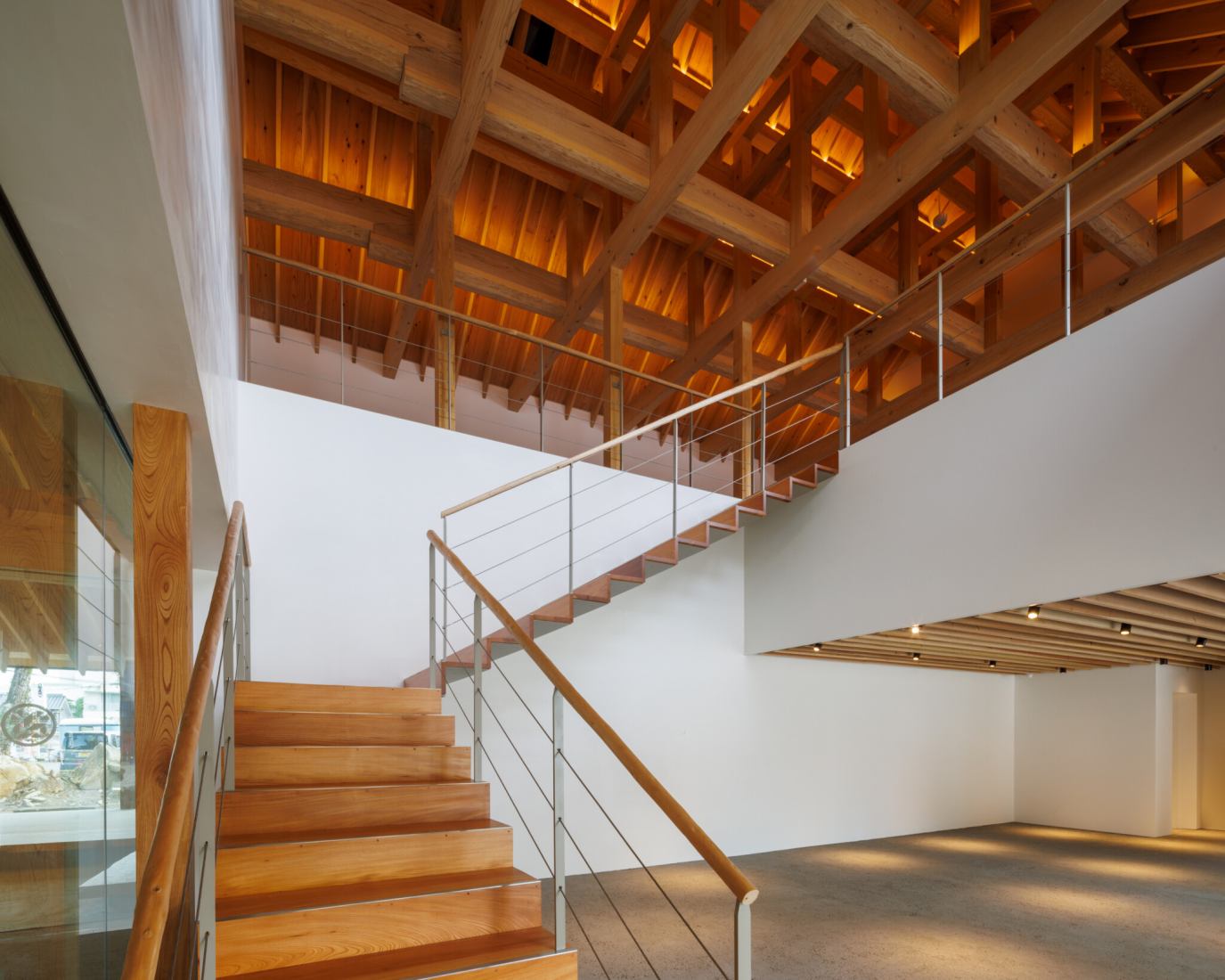 In harmony with the surroundings. Aoi Shrine Grobe, National Treasure ...