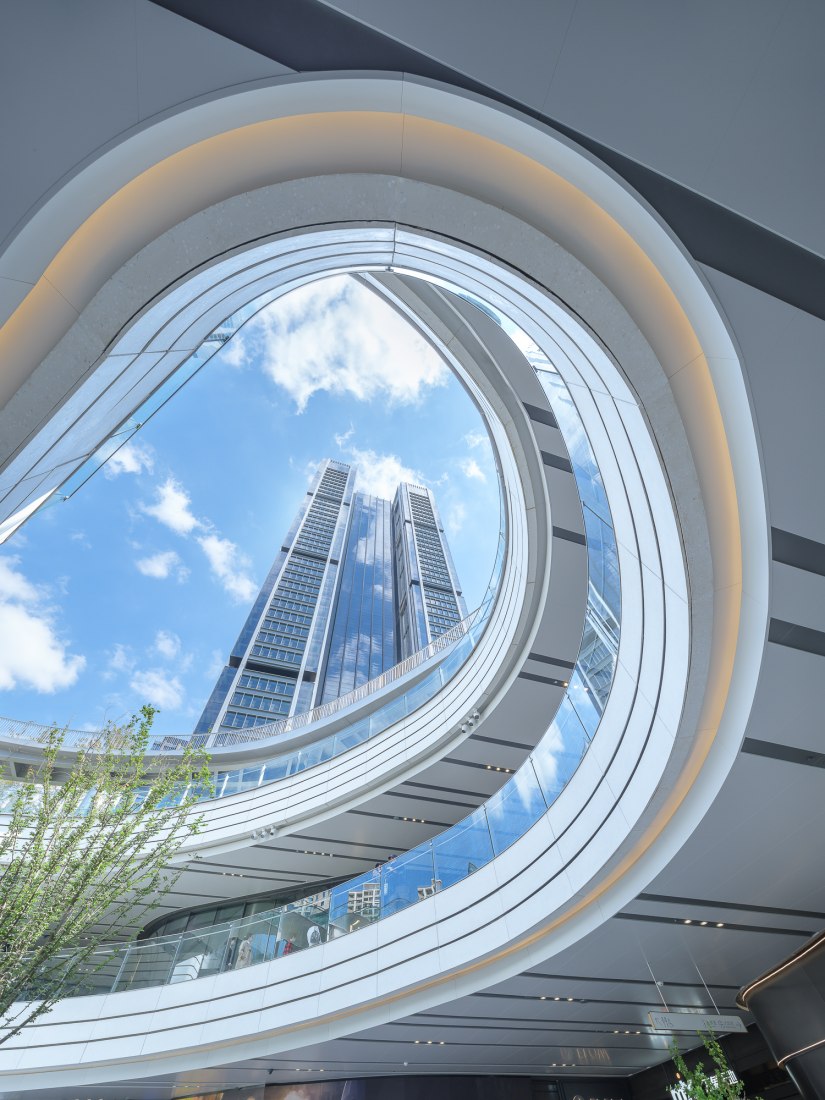 Heritage, culture and retail in an "urban valley". Shanghai Suhe MixC ...