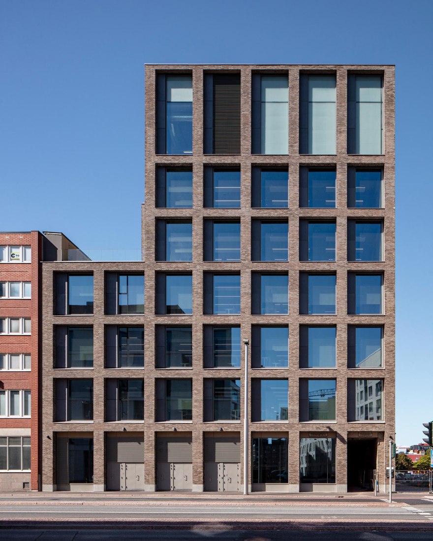 Building well a compact and complex city. Urban Environment House by ...