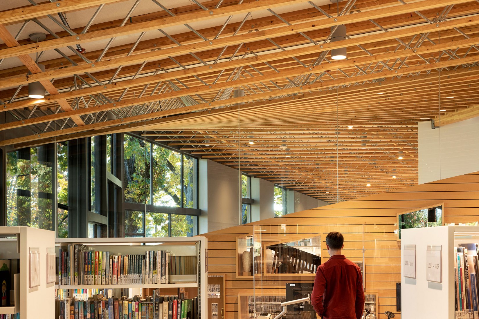 Reading under oaks. Ledding Library by Hacker architects | The Strength ...