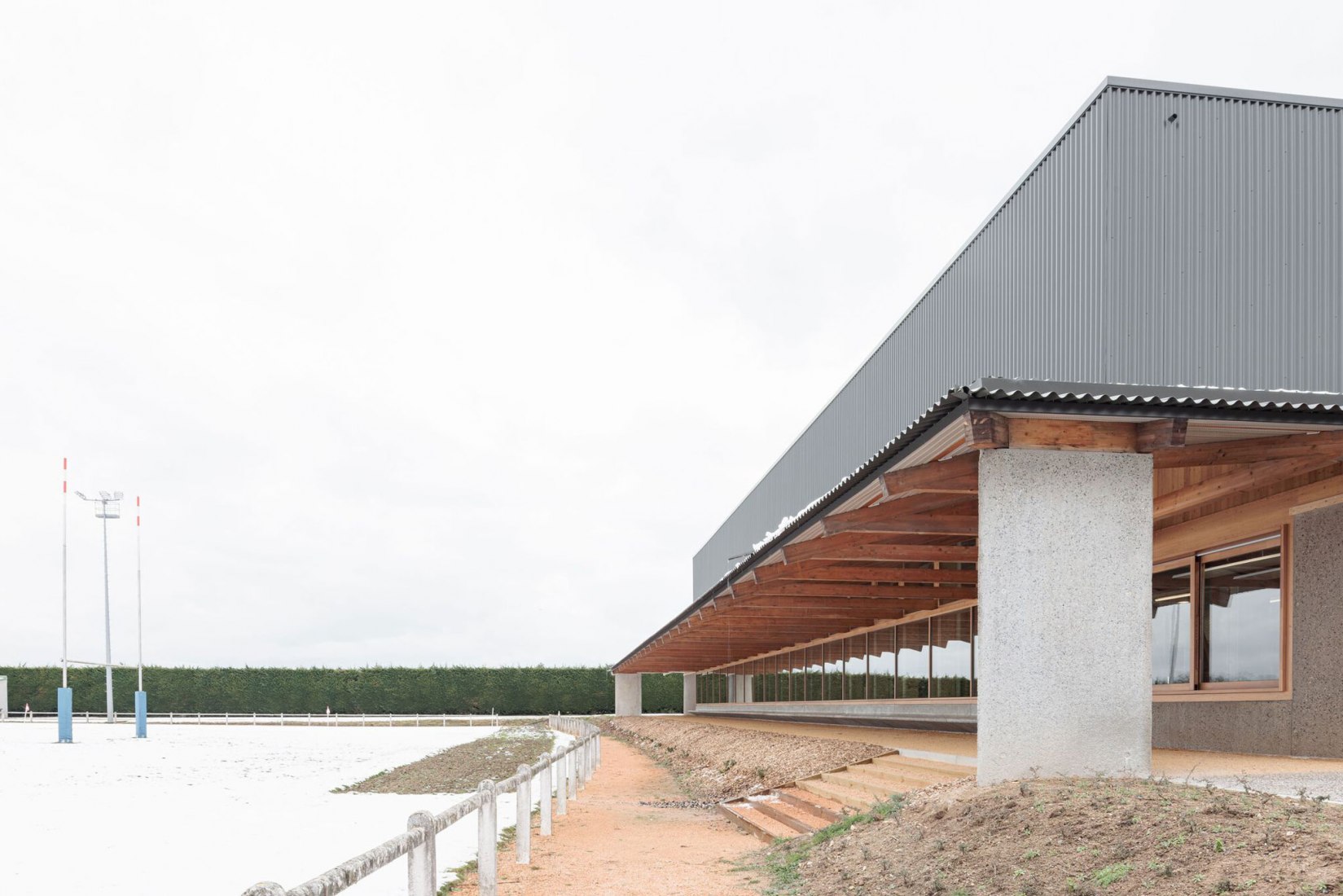 Una estructura de madera del Macizo Central francés. Centro de Deportes ...