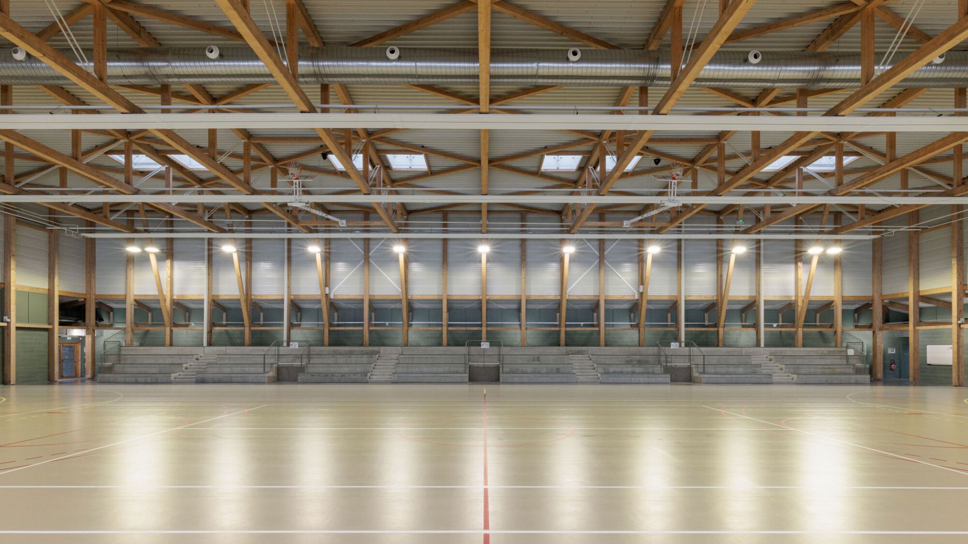 Una estructura de madera del Macizo Central francés. Centro de Deportes ...