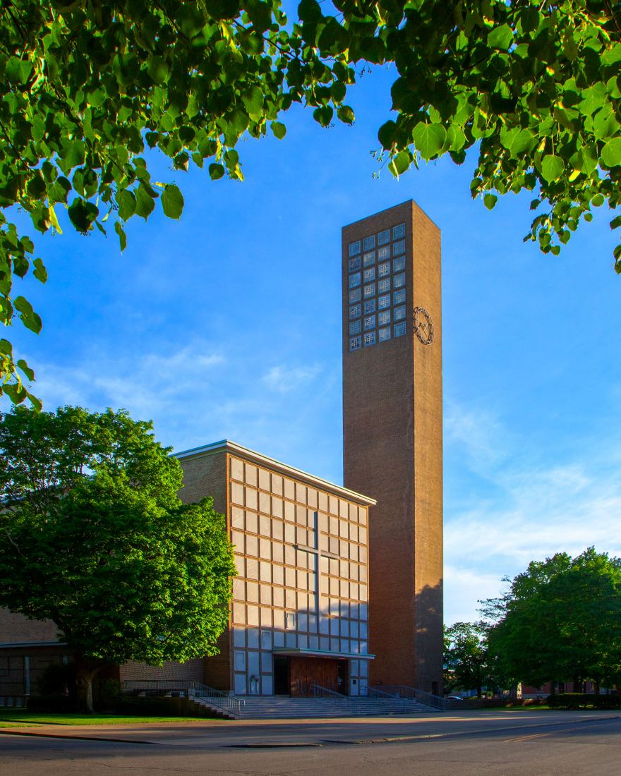Eliel and Eero Saarinen's 1942 church renovation by Louis Joyner ...