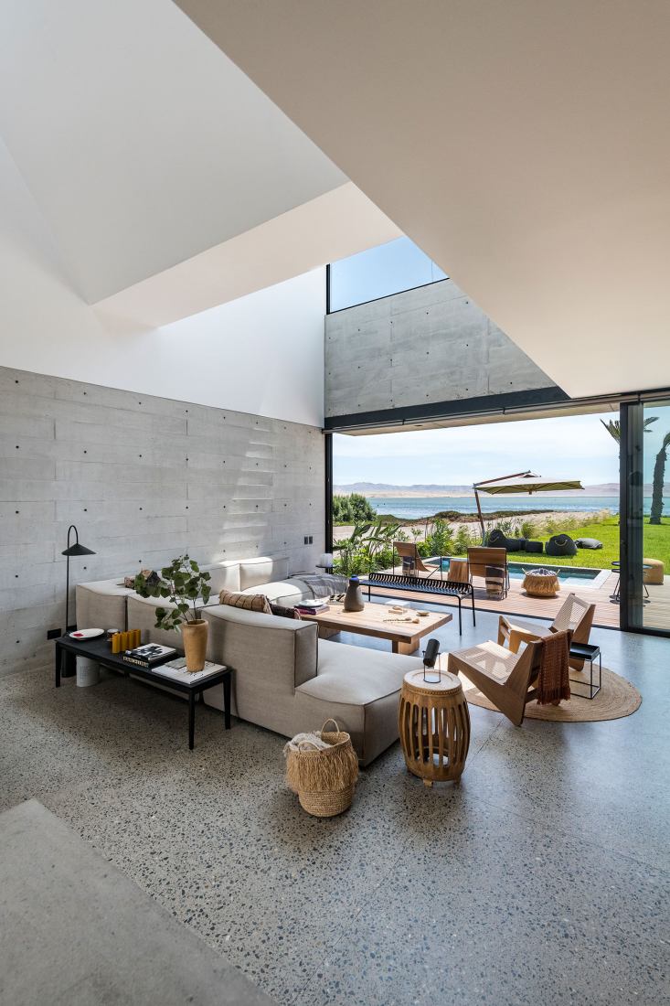 Sequence of places for enjoyment. Villa Brava House I by Llosa ...