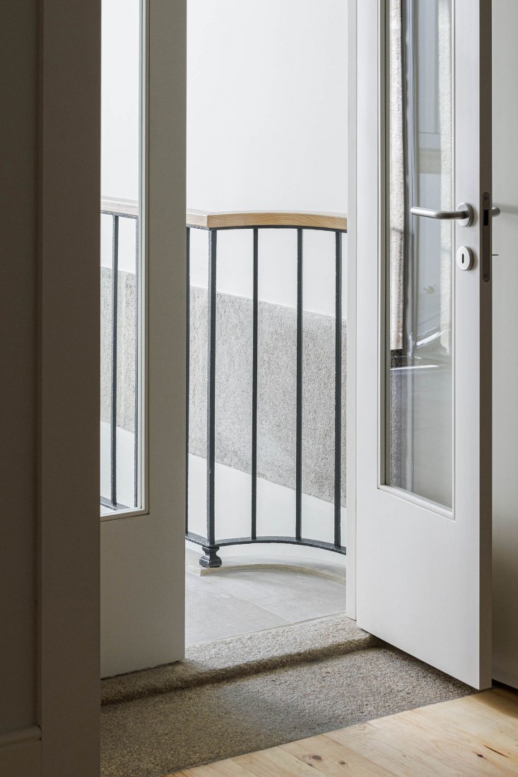 Renovation in the heart of Porto. Marlim D. João IV by Atelier D ...