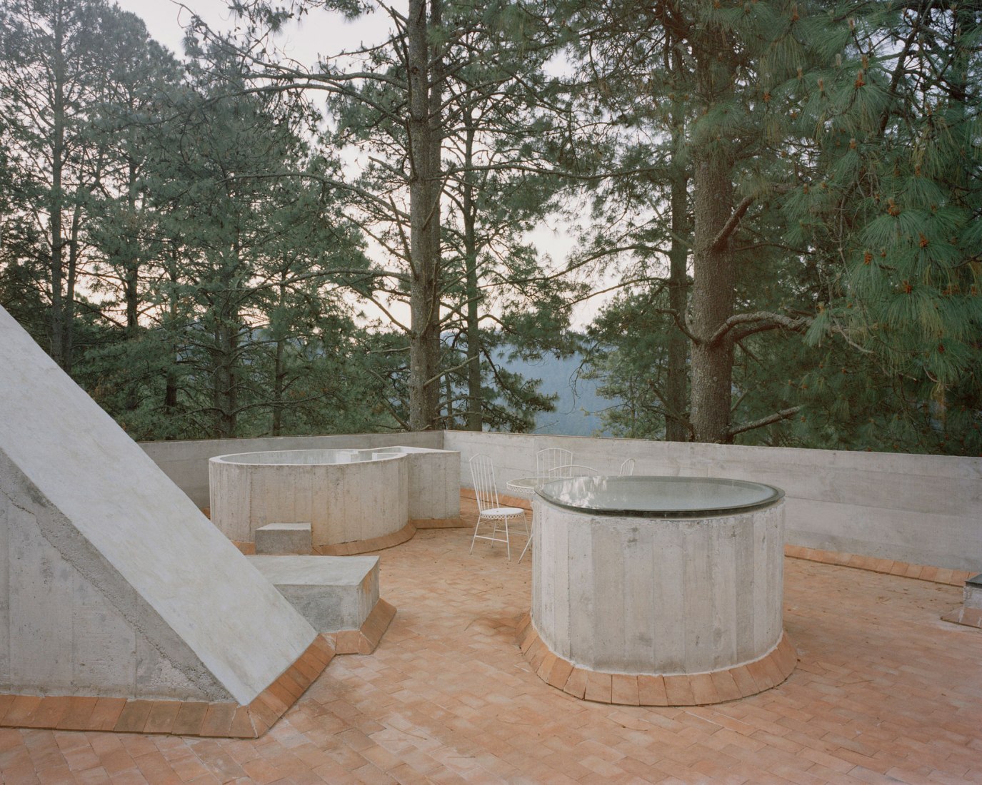 A brutalist shelter in the forest. Alférez House by Ludwig Godefroy ...