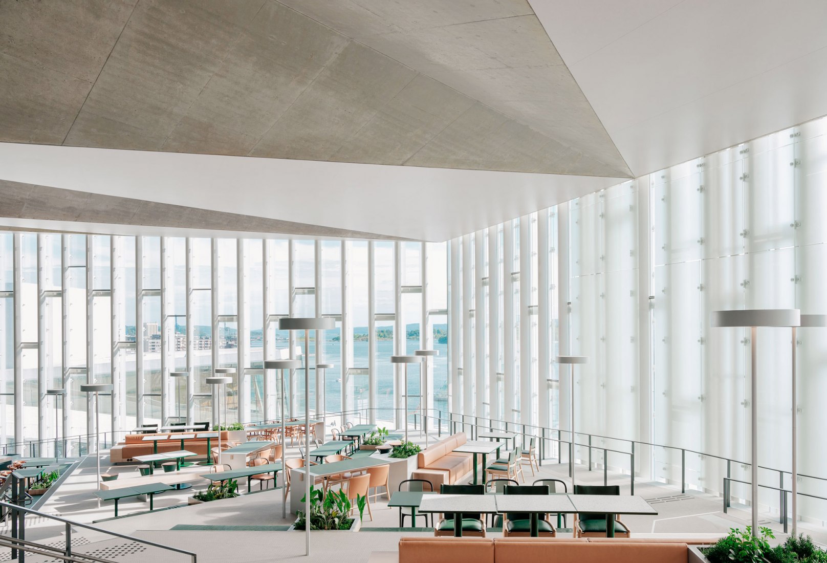 La Biblioteca Deichman de Oslo, de Atelier Oslo + Lundhagem, se abre al ...