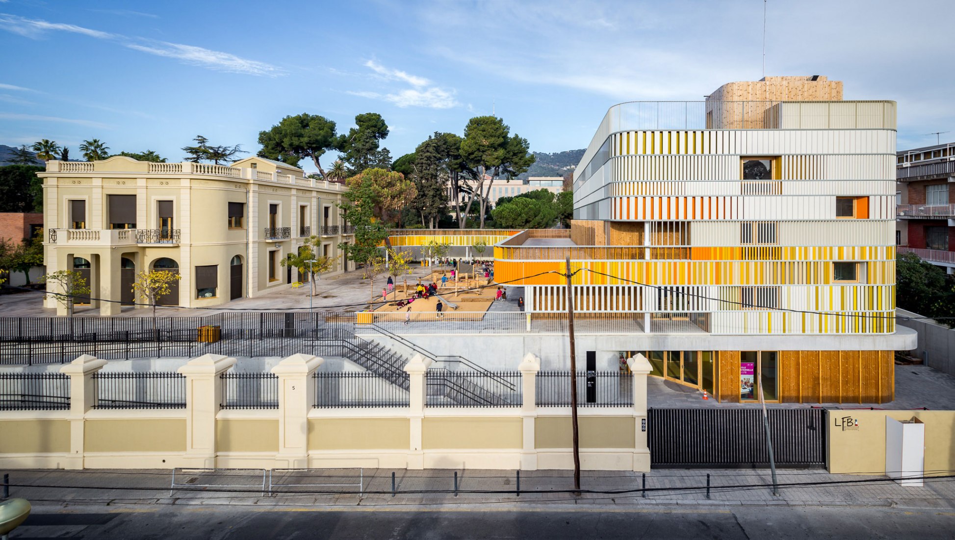Lycée Français de Barcelona por b720 Fermín Vázquez Arquitectos | Sobre ...