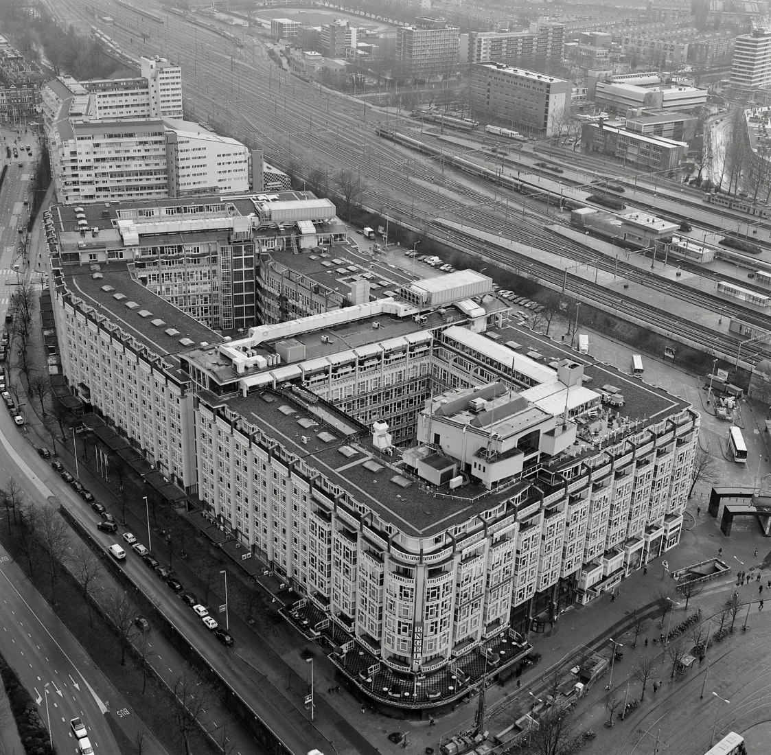 Postwar reconstruction icon. Groot Handelsgebouw by Huig Maaskant and ...