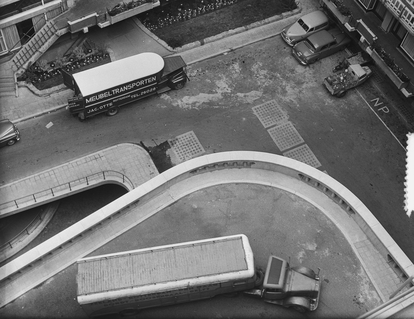 Postwar reconstruction icon. Groot Handelsgebouw by Huig Maaskant and ...