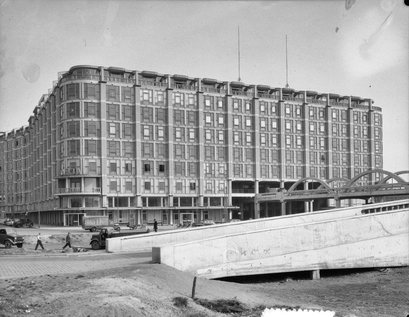 Postwar reconstruction icon. Groot Handelsgebouw by Huig Maaskant and ...