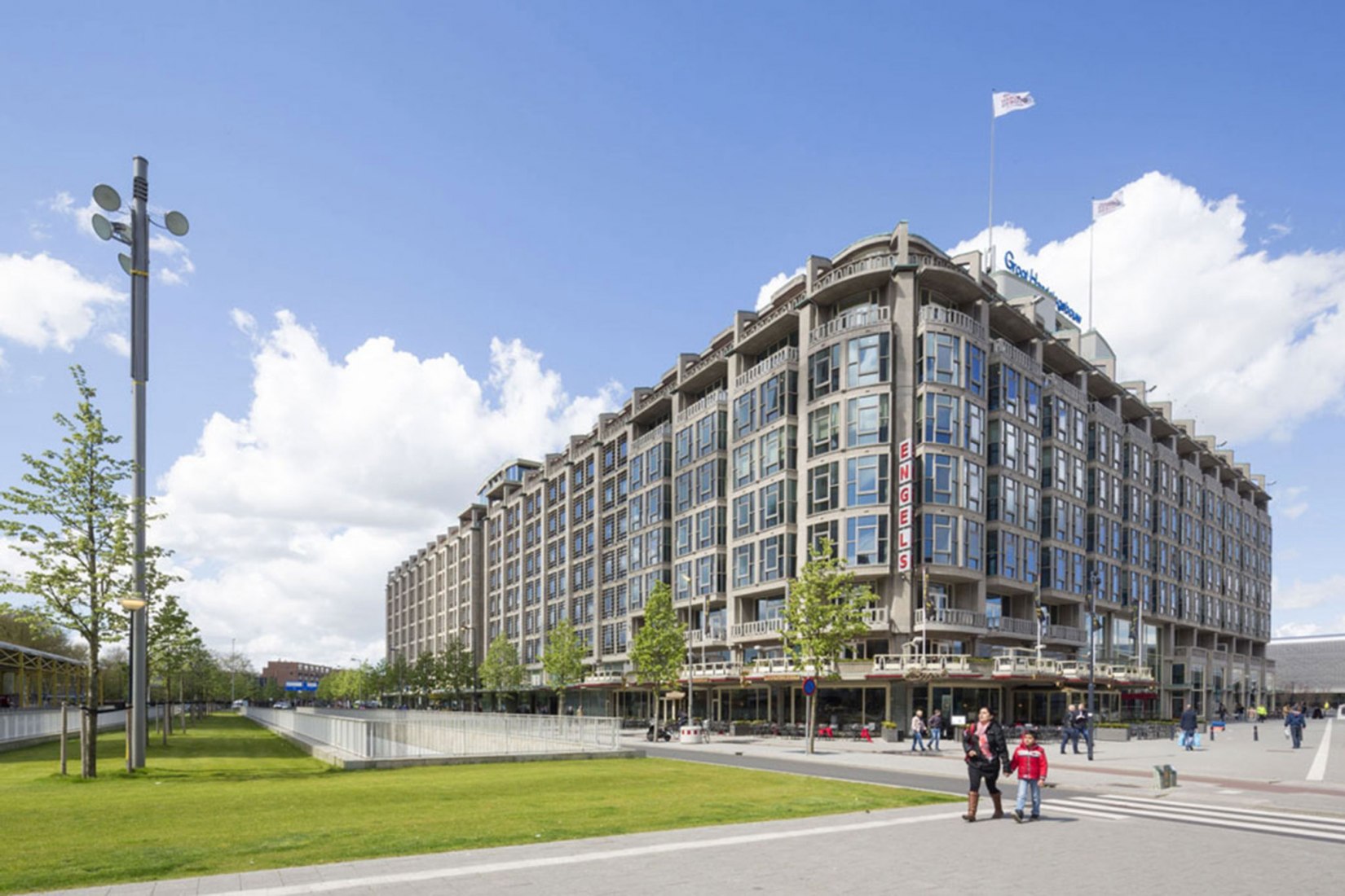 Postwar reconstruction icon. Groot Handelsgebouw by Huig Maaskant and ...