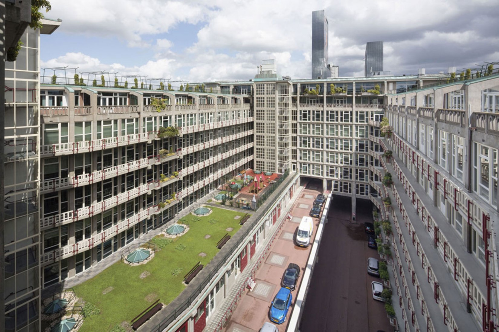 Postwar reconstruction icon. Groot Handelsgebouw by Huig Maaskant and ...