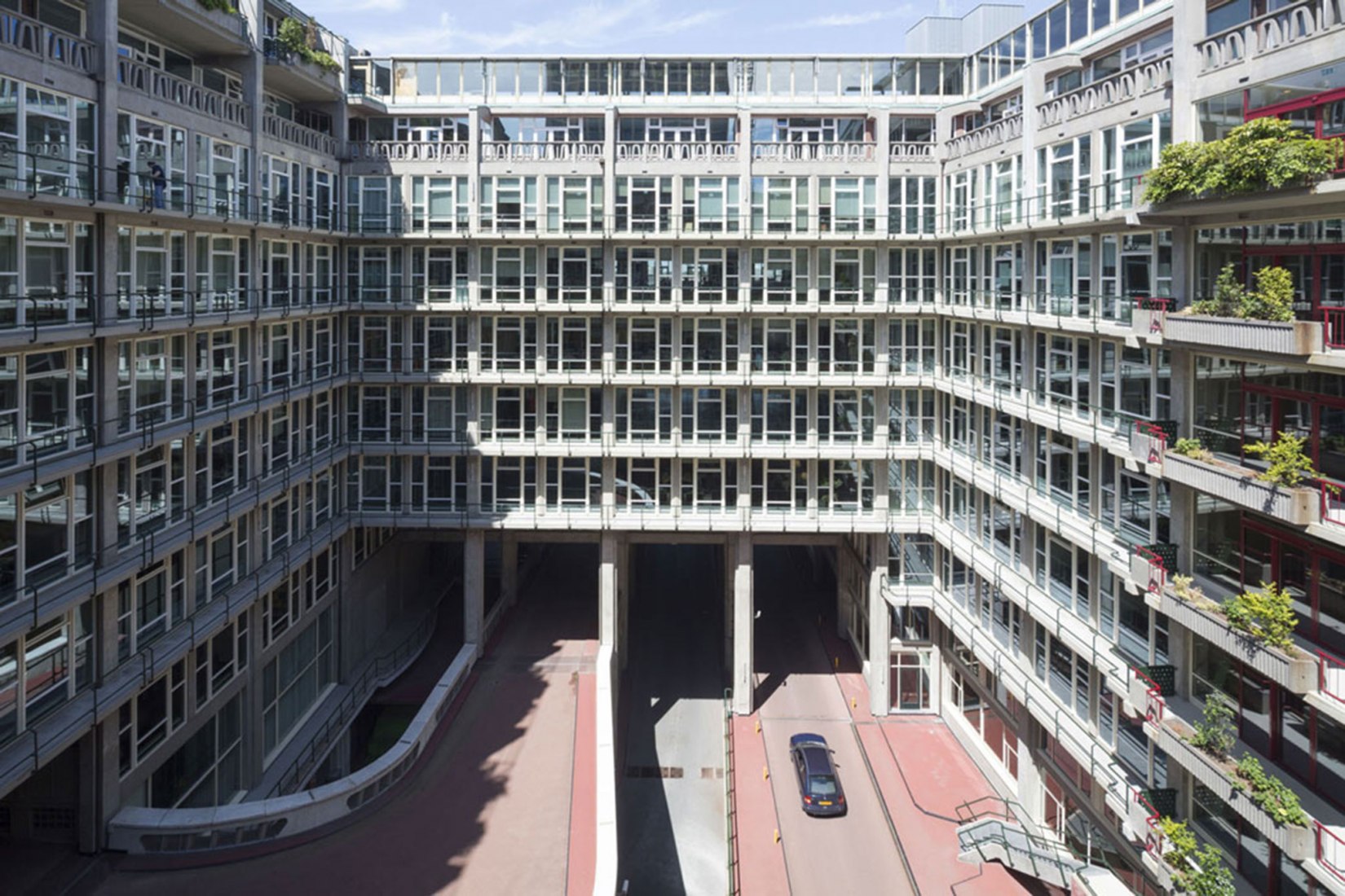 Postwar reconstruction icon. Groot Handelsgebouw by Huig Maaskant and ...