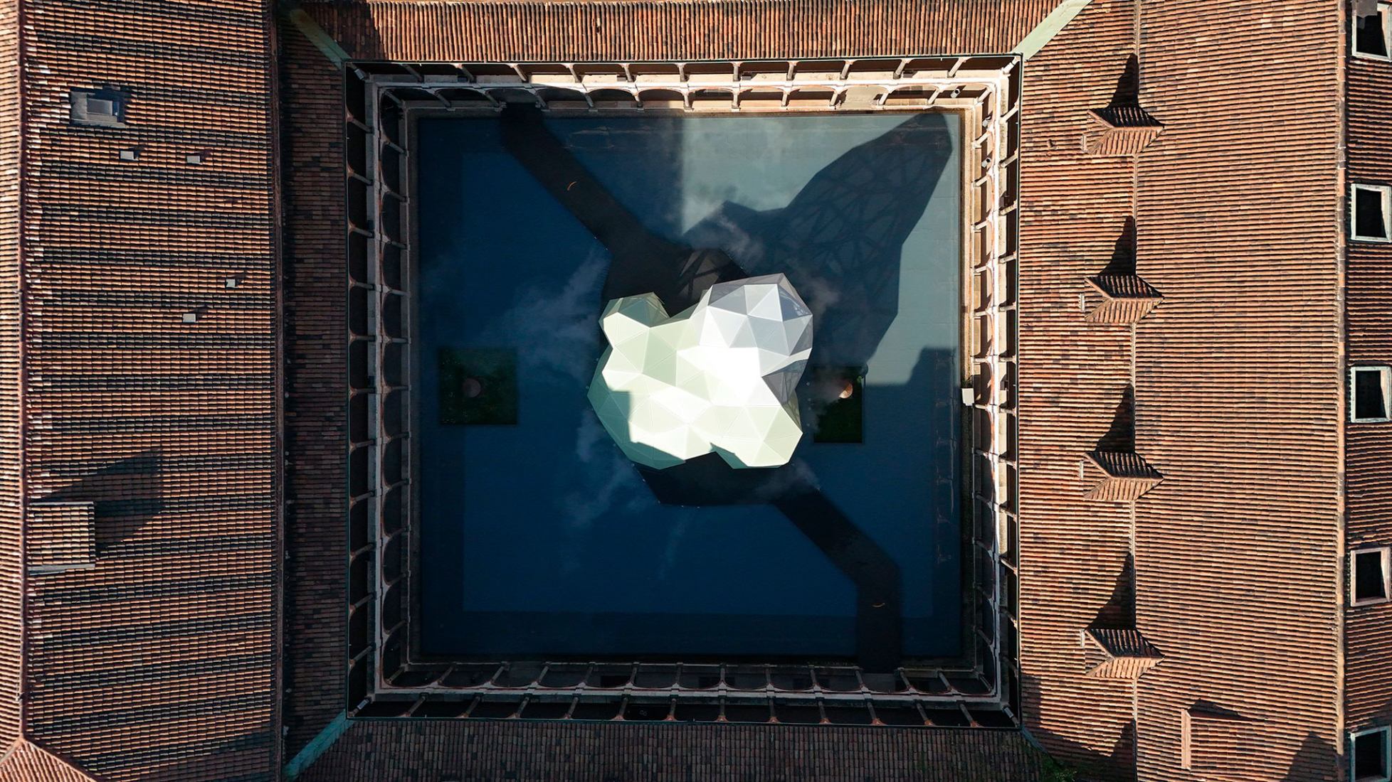 Blurring the boundary in a surreal way. Amazing Walk by MAD / Ma ...