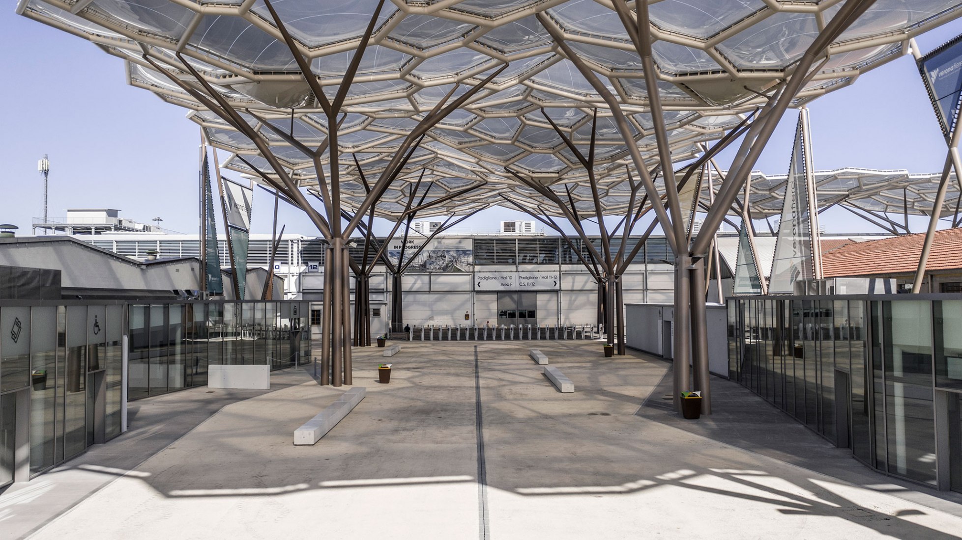 A forest of Voronoi modules with ETFE cushions. New Entrance Re Teodorico by Massimo Maffeis ...