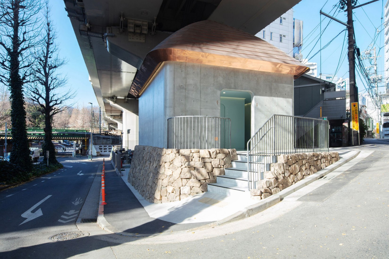 Referencias a la arquitectura vernácula japonesa. Aseo por Marc Newson ...