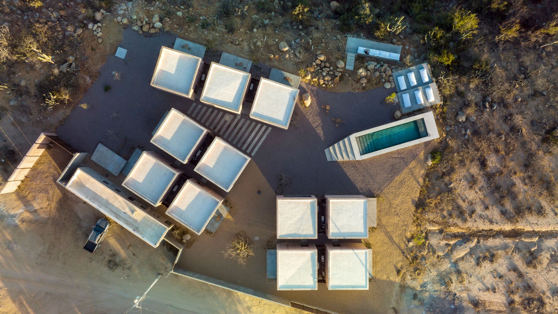 An oasis of privacy. Casa Santos by María Gómez, Héctor Coss and ...