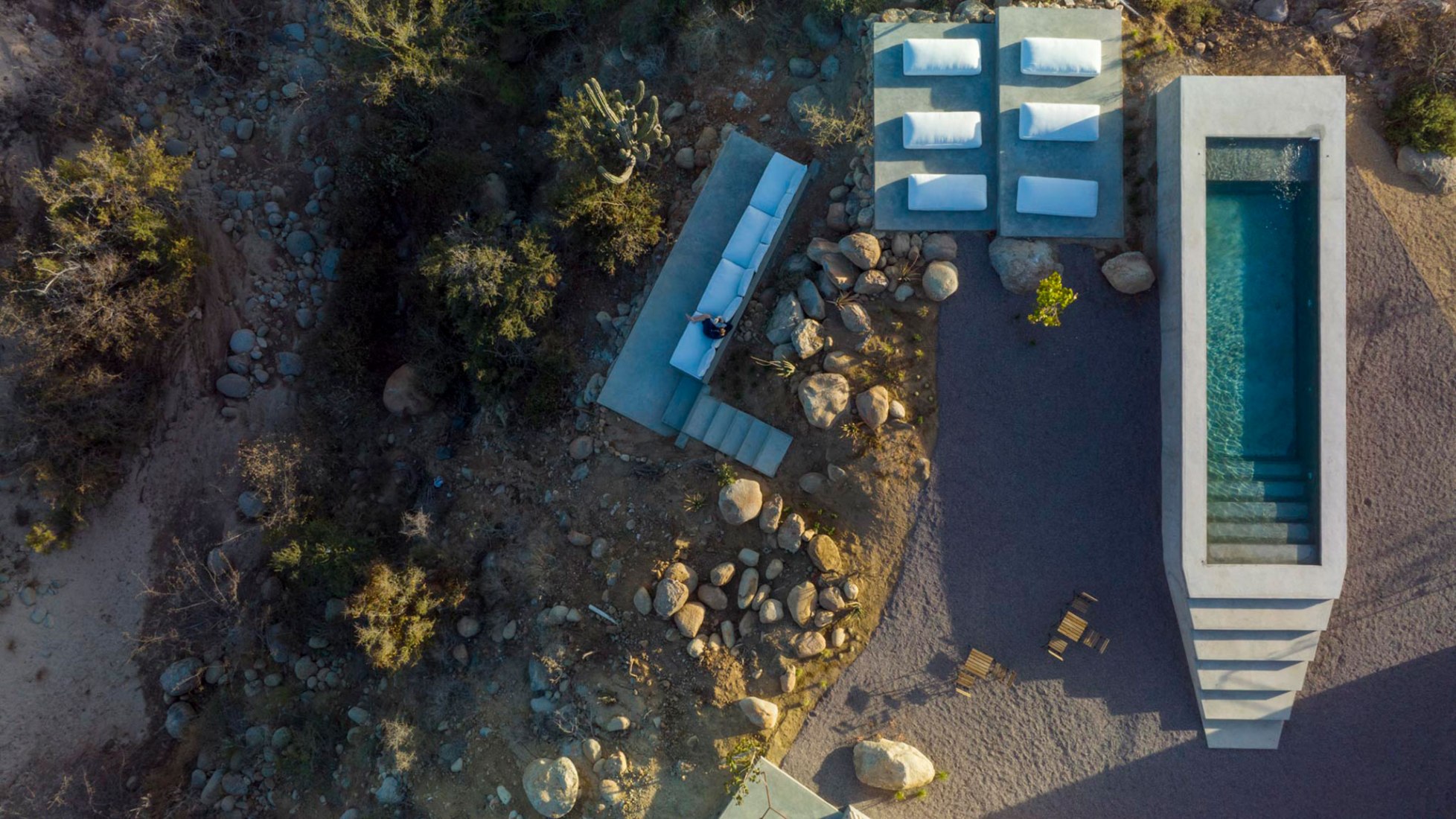 An oasis of privacy. Casa Santos by María Gómez, Héctor Coss and ...
