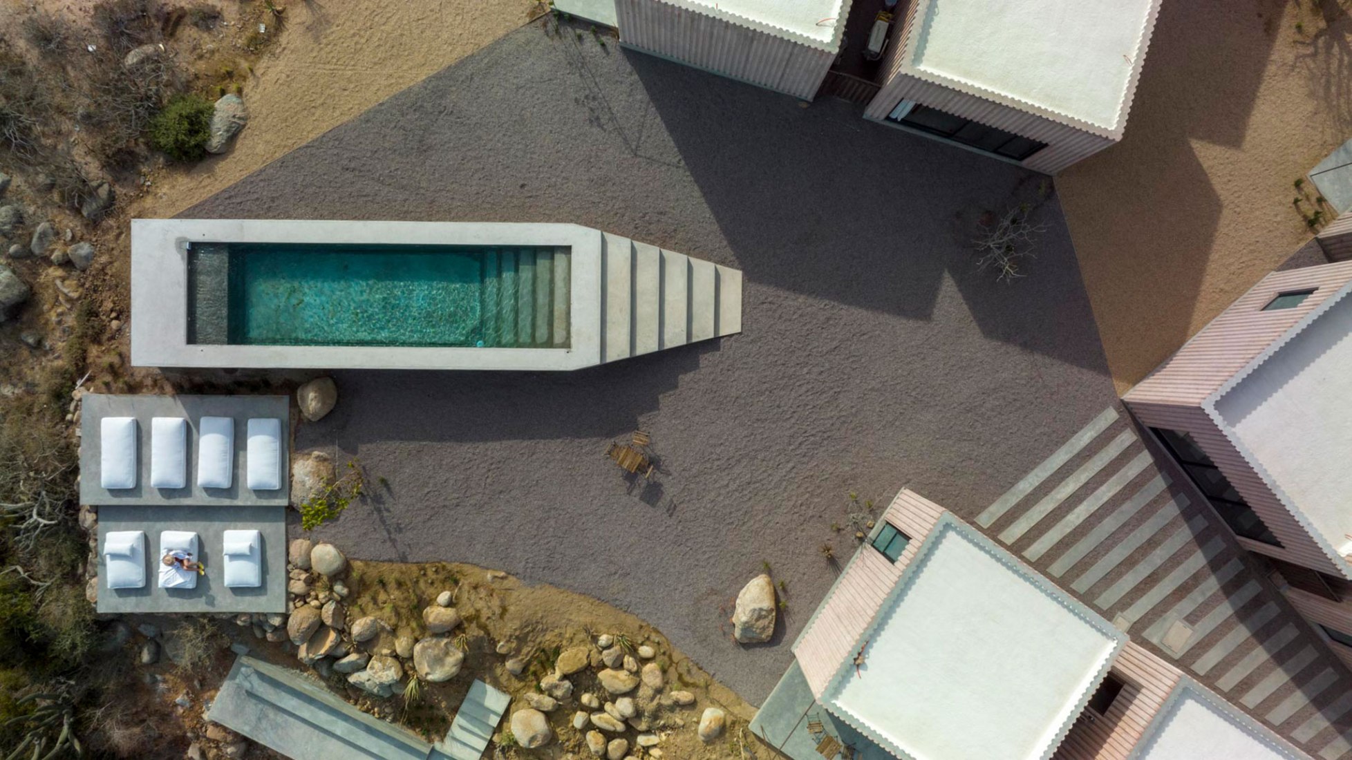 An oasis of privacy. Casa Santos by María Gómez, Héctor Coss and ...