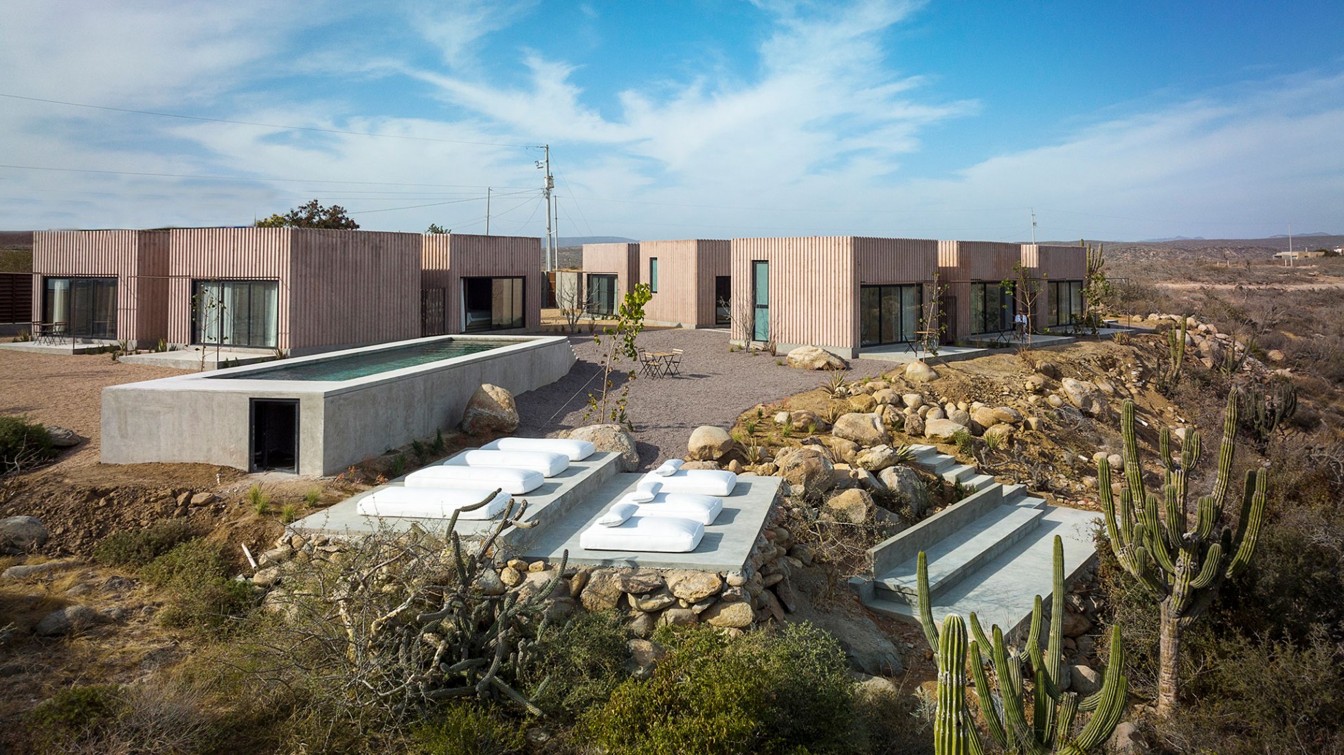 An oasis of privacy. Casa Santos by María Gómez, Héctor Coss and ...