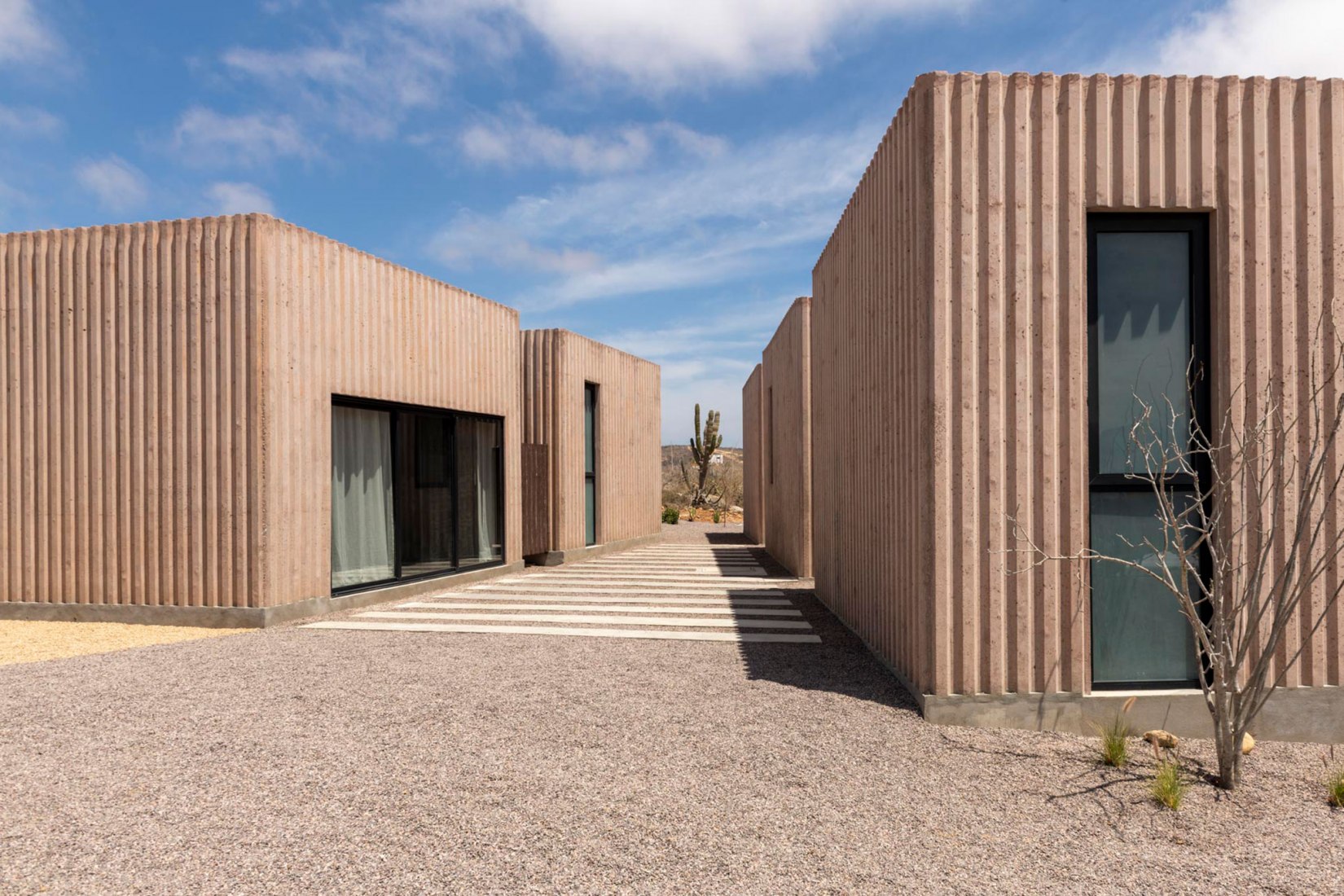 An oasis of privacy. Casa Santos by María Gómez, Héctor Coss and ...