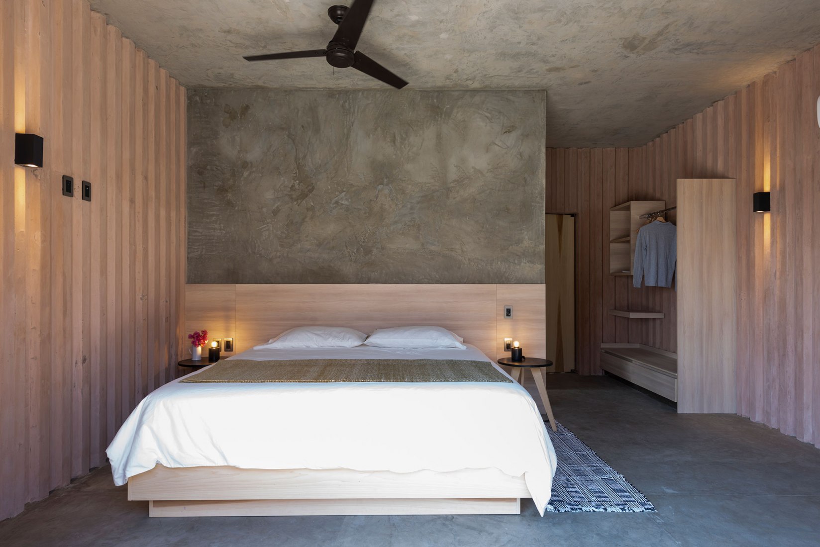 An oasis of privacy. Casa Santos by María Gómez, Héctor Coss and ...