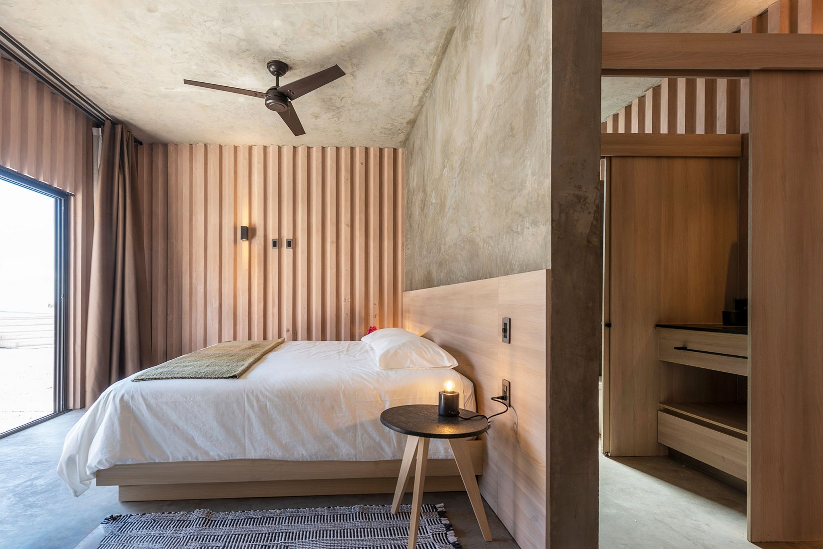An oasis of privacy. Casa Santos by María Gómez, Héctor Coss and ...