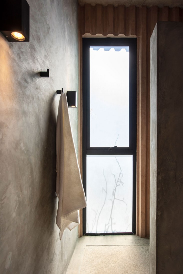 An oasis of privacy. Casa Santos by María Gómez, Héctor Coss and ...