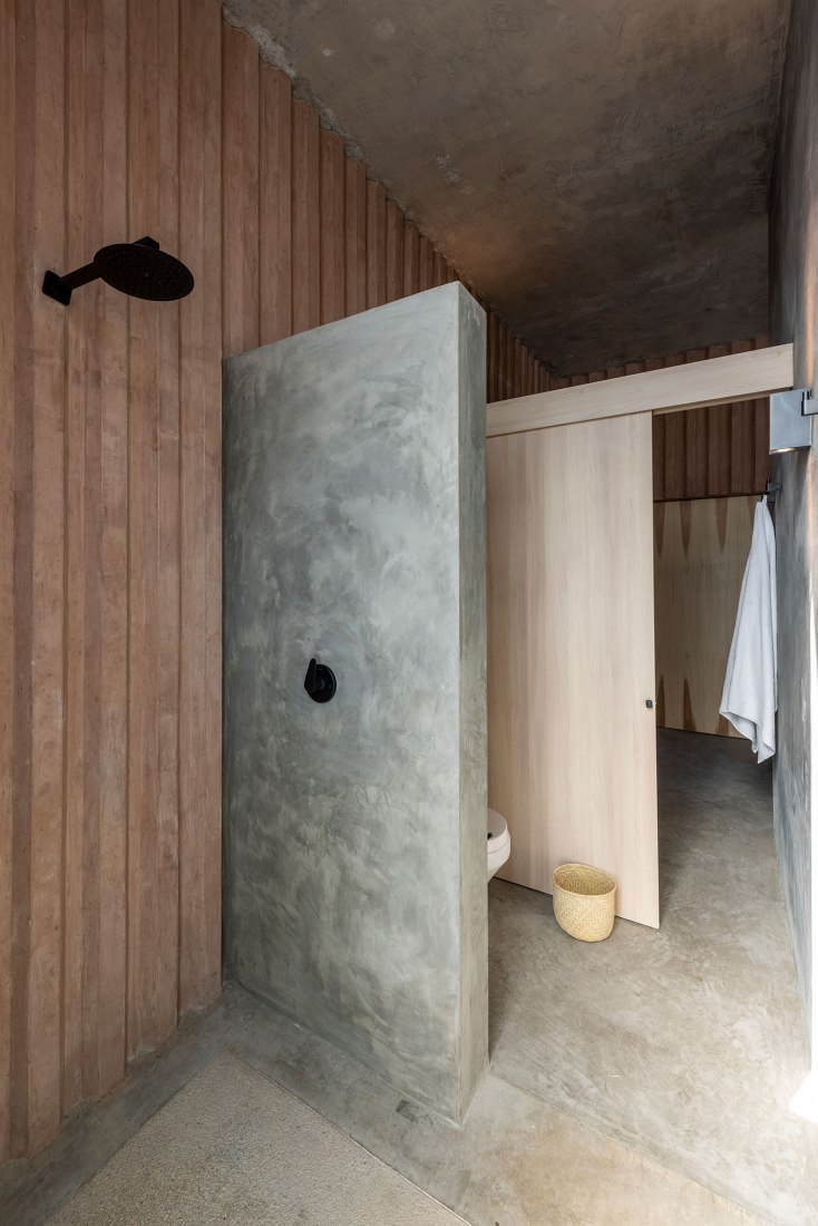 An oasis of privacy. Casa Santos by María Gómez, Héctor Coss and ...
