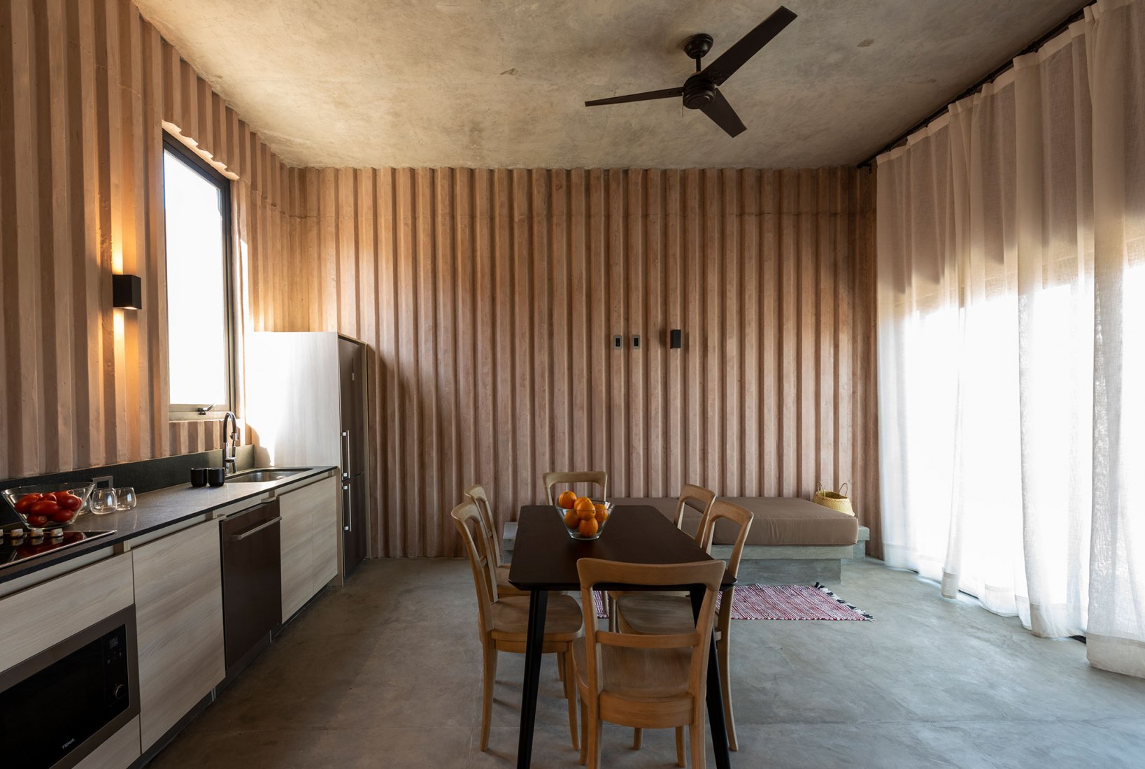 An oasis of privacy. Casa Santos by María Gómez, Héctor Coss and ...