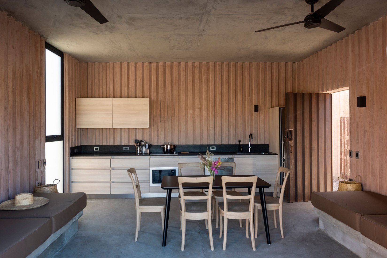 An oasis of privacy. Casa Santos by María Gómez, Héctor Coss and ...