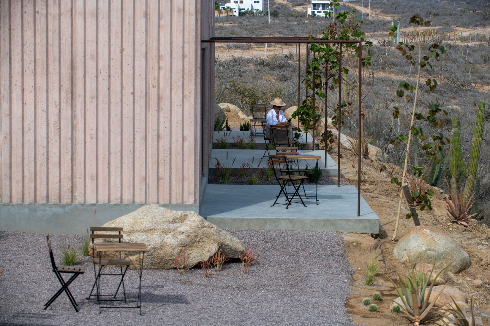 An oasis of privacy. Casa Santos by María Gómez, Héctor Coss and ...