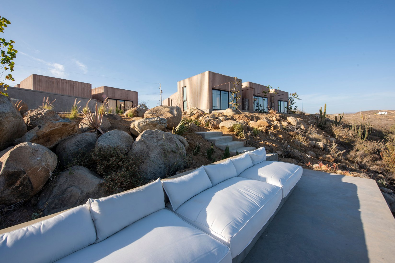 An oasis of privacy. Casa Santos by María Gómez, Héctor Coss and ...