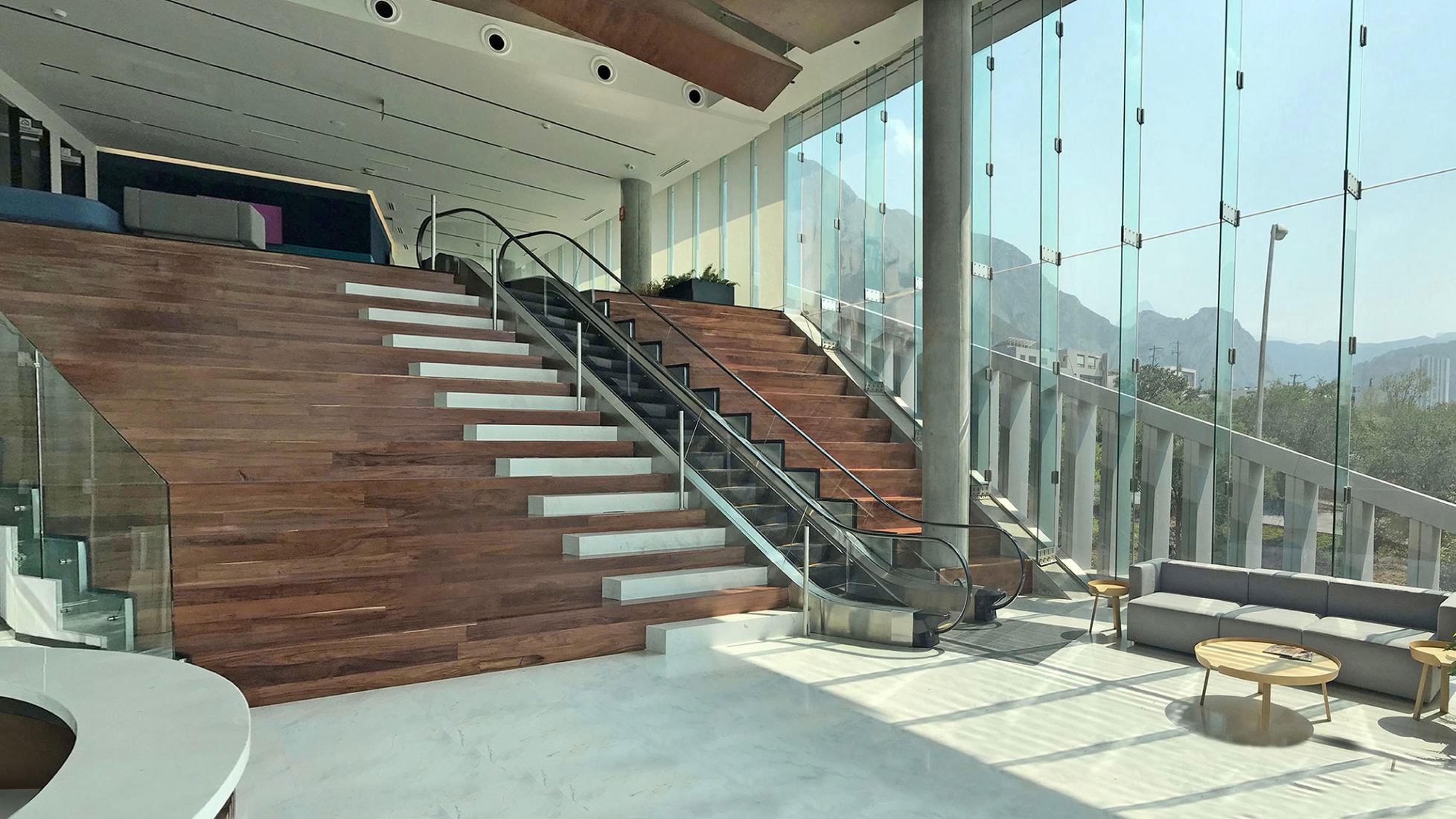 Spontaneous spaces. Corporate Farmacia del Ahorro by Mass Operations ...