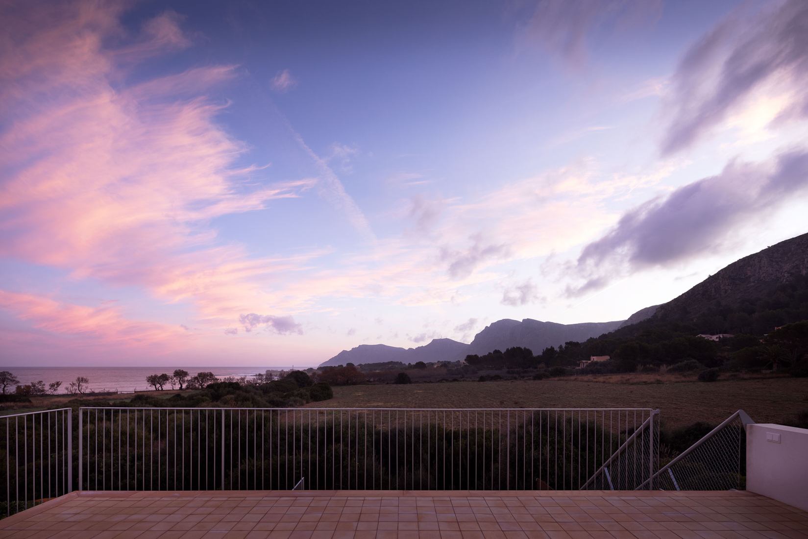 Looking at an exceptional environment. MK House by Mateo Arquitectura ...